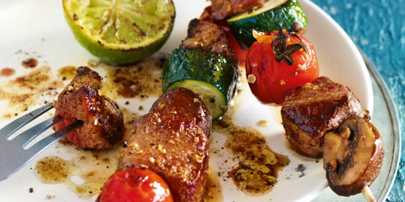 Schaschlik mit Fleisch und Gemüse