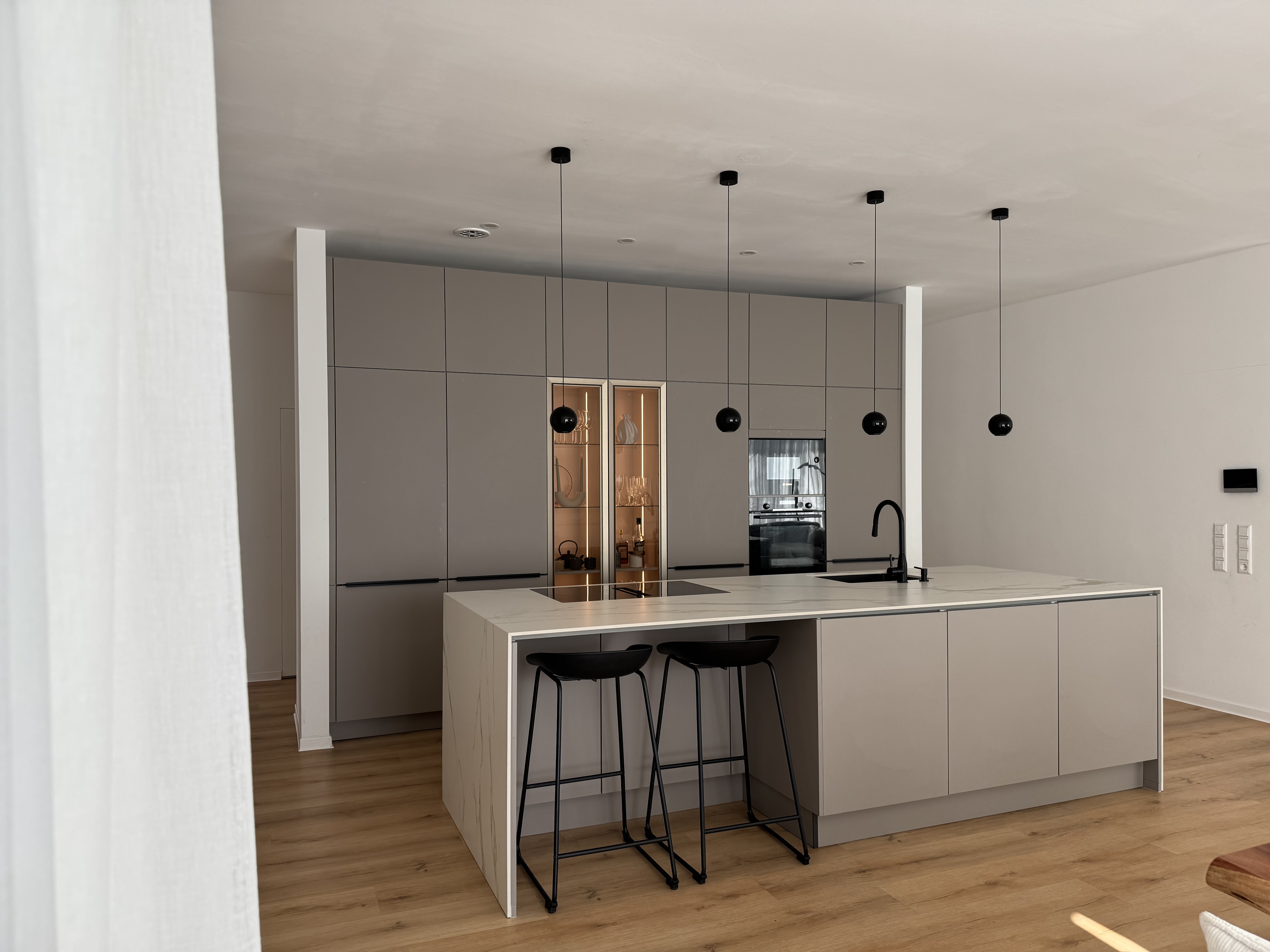 Modern Nolte kitchen with warm minimalism – Müjde Tekin’s home story