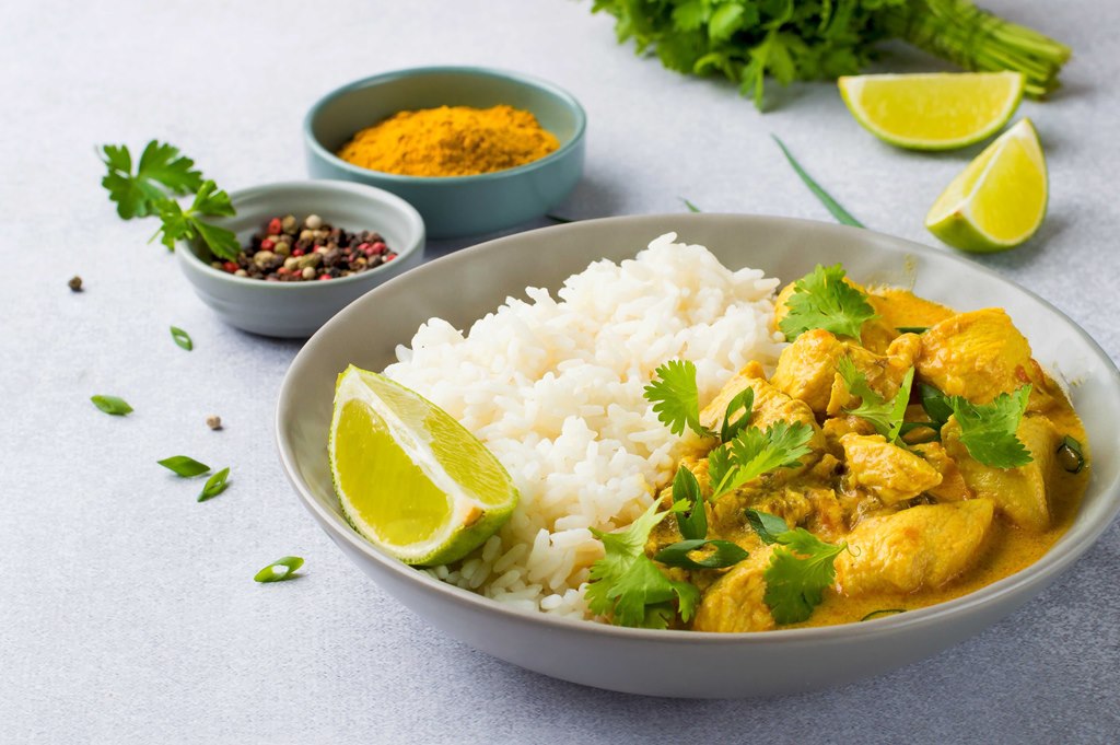 Curry de poulet avec du riz