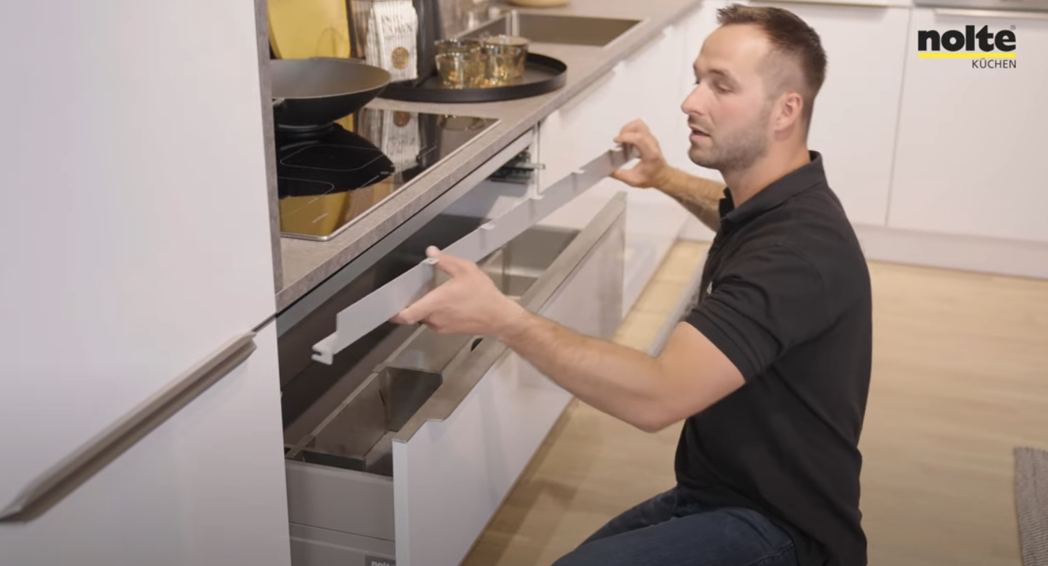 Installation video hob cabinet support rail